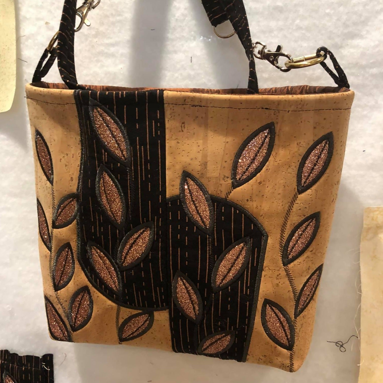 In The Hoop Machine Embroidery Design - Luscious Leaf Handbag