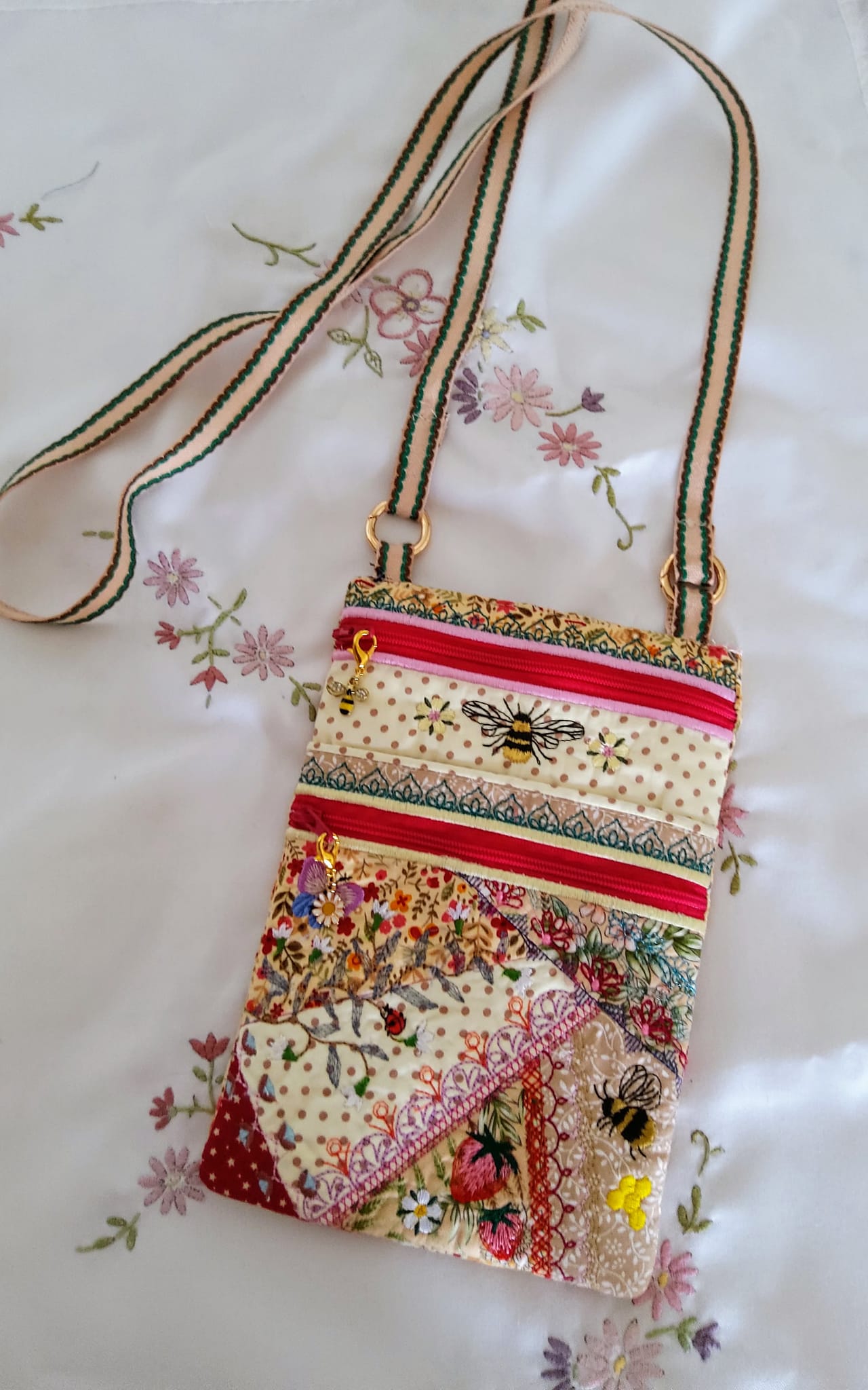 Pretty Patch Purse In The Hoop Machine Embroidery Design ITH