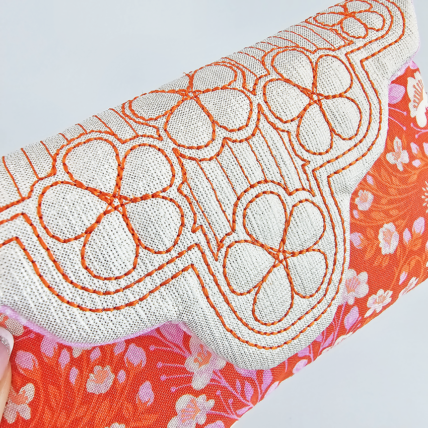 ITH Machine Embroidery Design - Trapunto Glasses Case - Sweet Pea