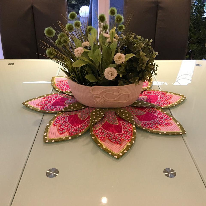 Embroidery Design ITH - Leaf Table Centre