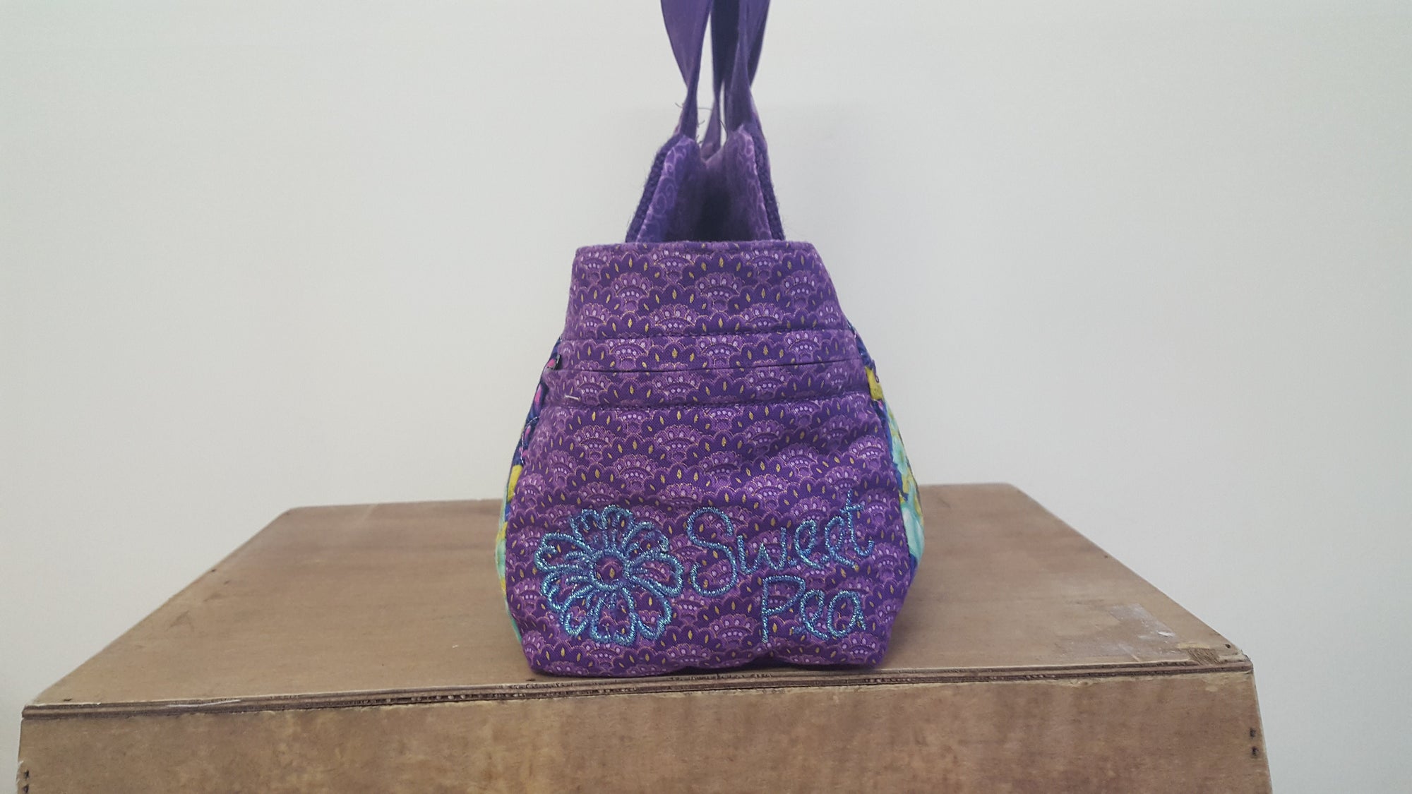 Designer hand bag in the hoop machine embroidery design ITH handbag