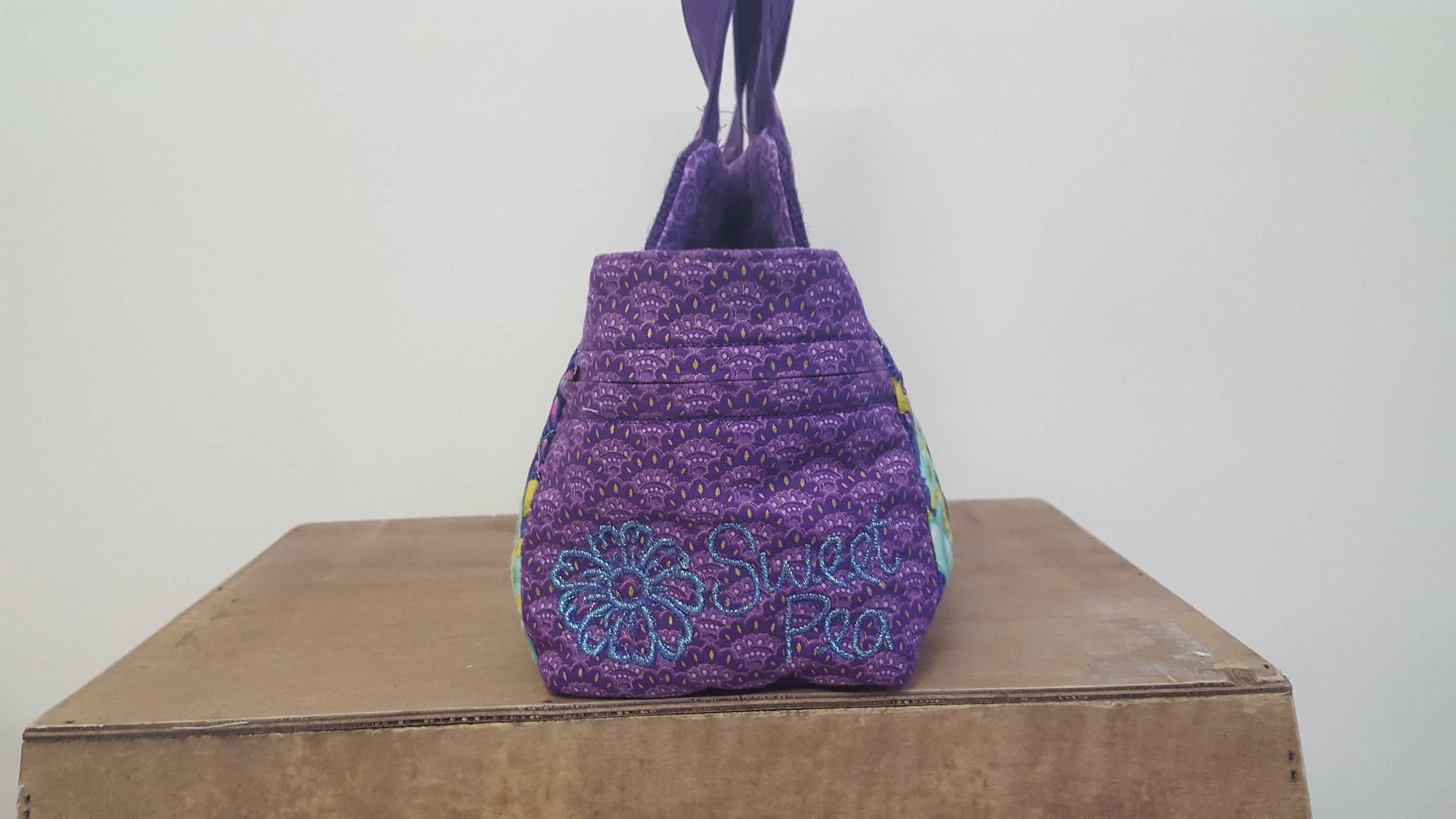 Designer hand bag in the hoop machine embroidery design ITH handbag