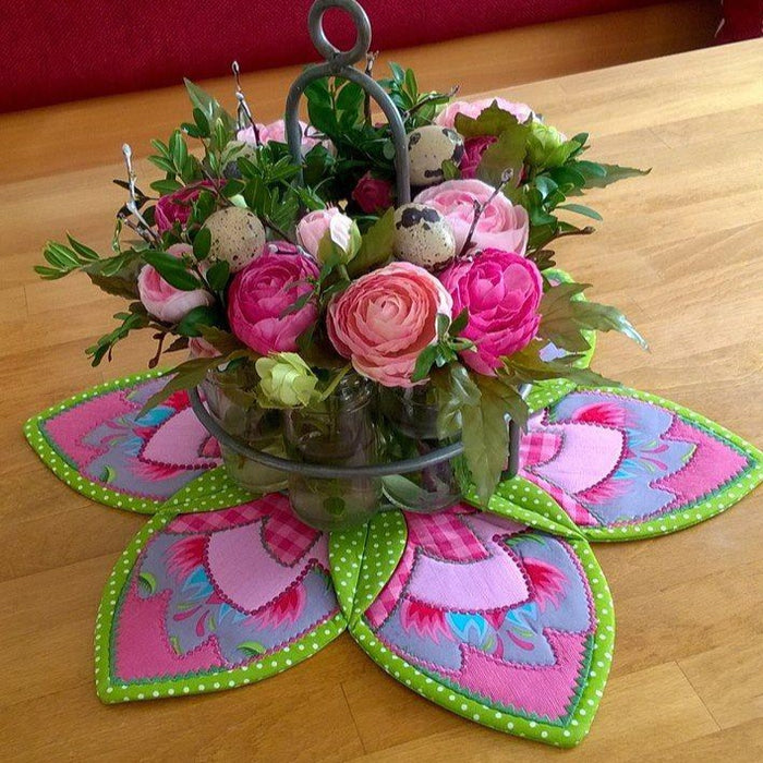 Embroidery Design ITH - Leaf Table Centre
