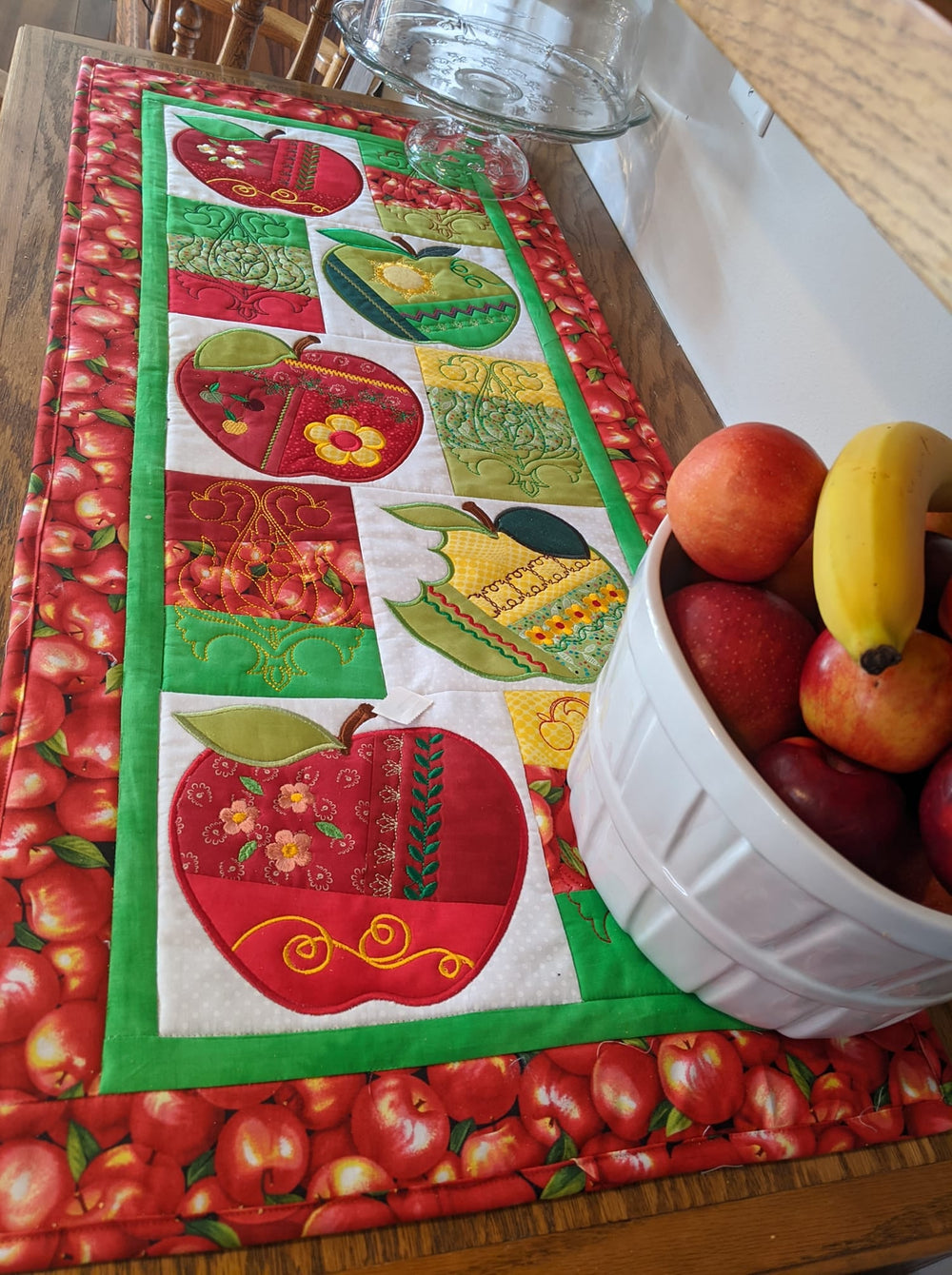 ITH Machine embroidery Design - Patchwork Apple Hanger or Table Runner