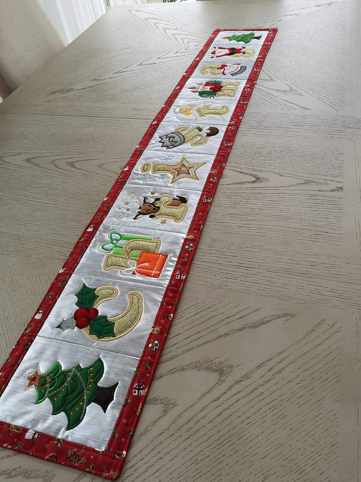 Christmas flag or table runner in the hoop machine embroidery ith