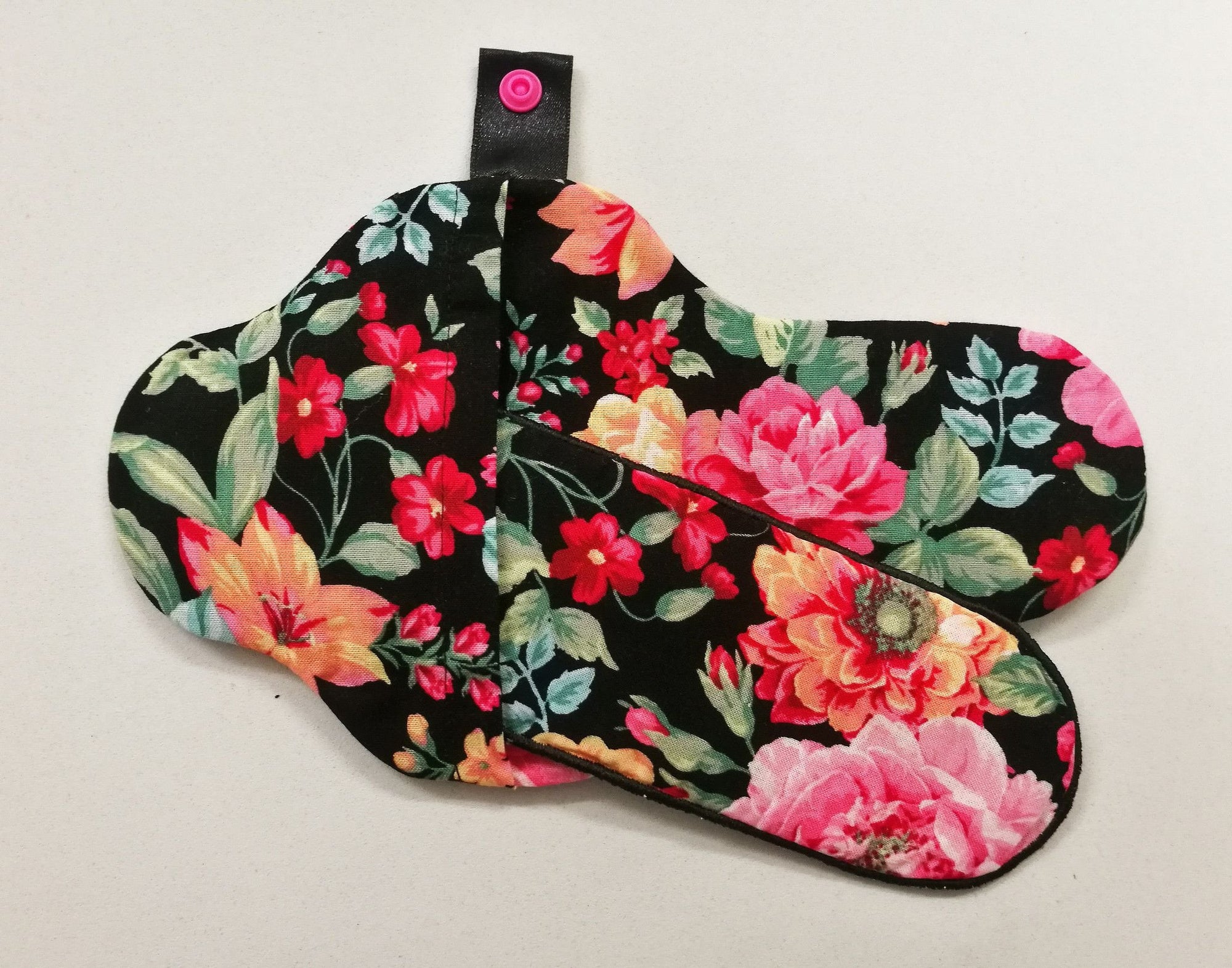 Cloth pads for women 6x10 7x12 in the hoop machine embroidery designs