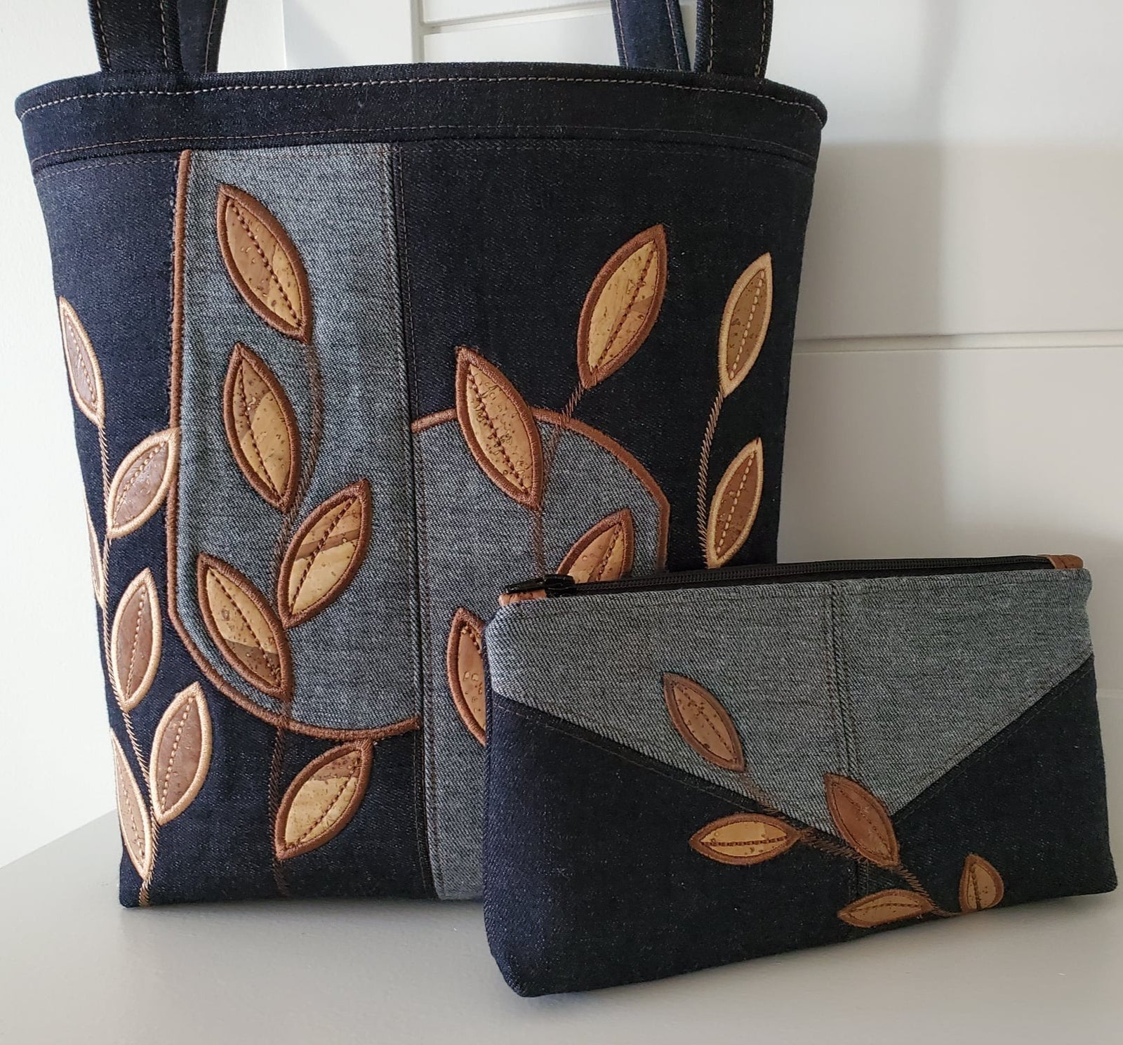 In The Hoop Machine Embroidery Design - Luscious Leaf Handbag