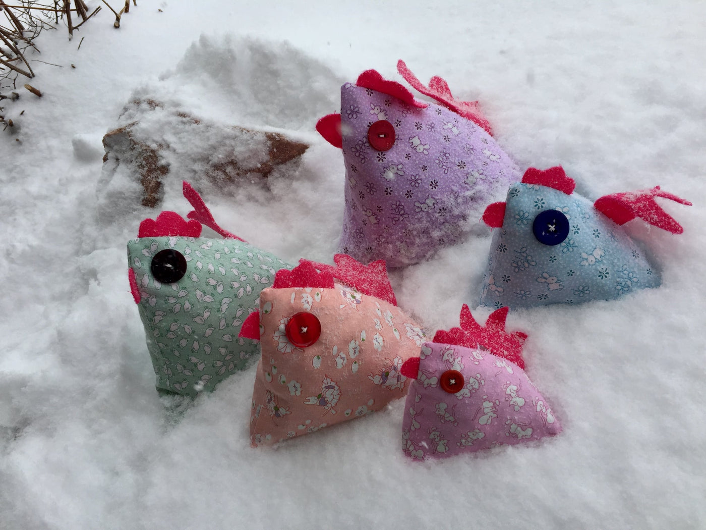 Chicken Pin Cushion in the hoop machine embroidery design