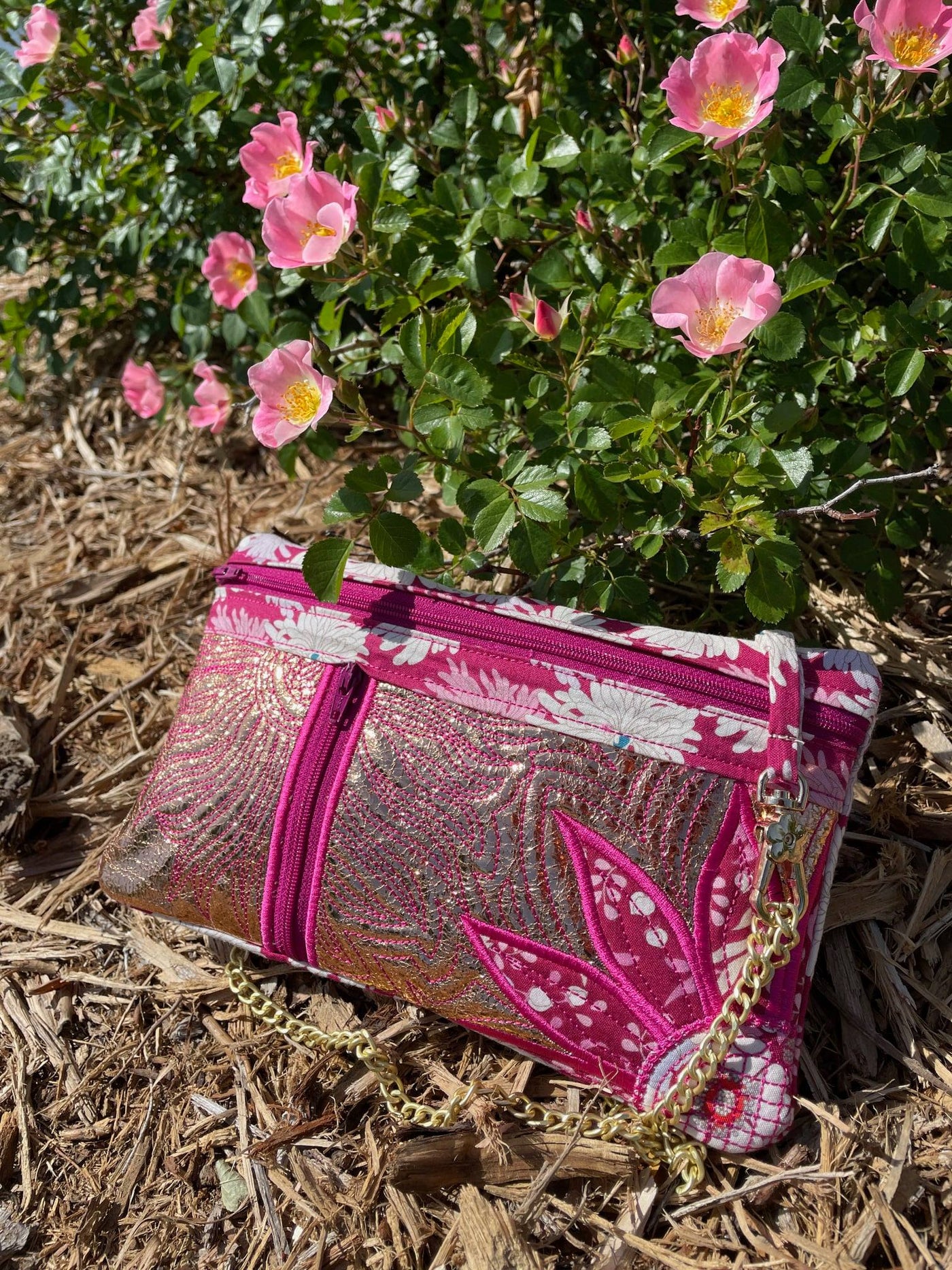 In The Hoop Embroidery Designs - Flower Power Zipper Purse